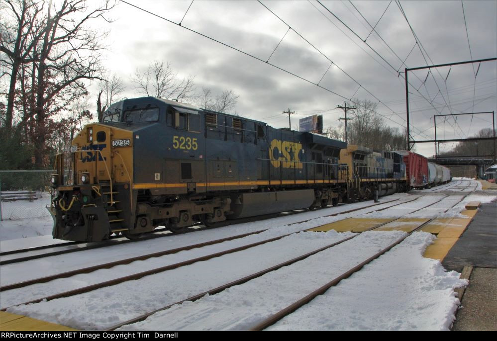CSX 5235 leads Q404